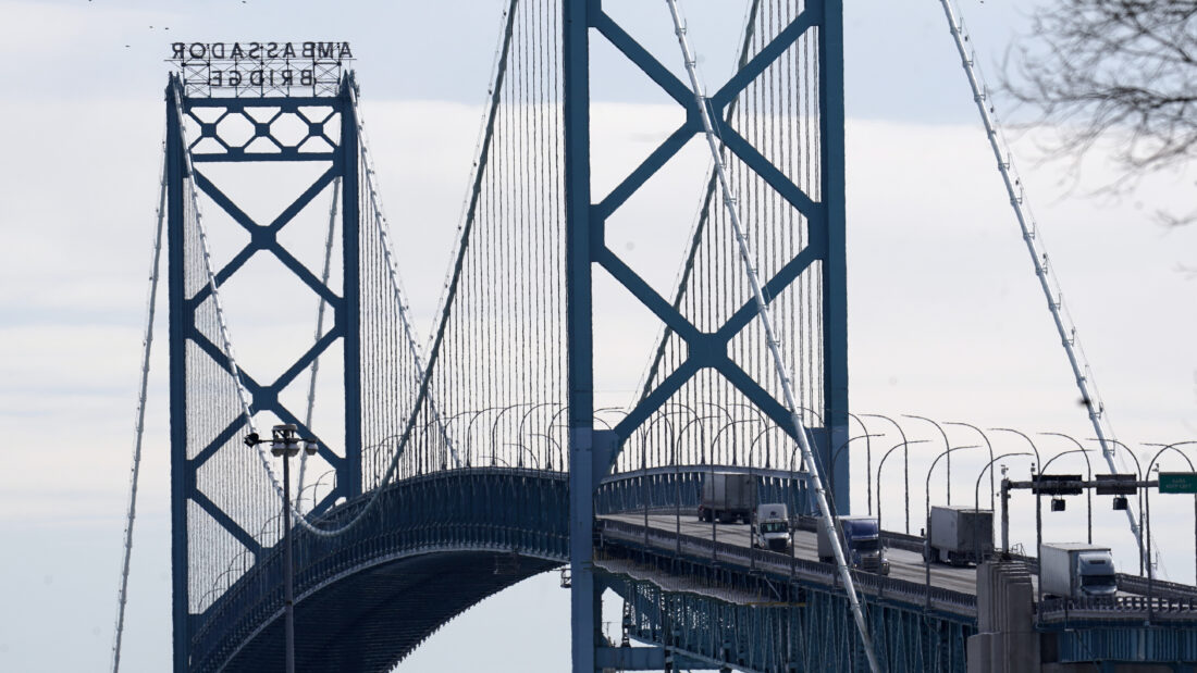 Man working on US-Canada bridge survives plunge into Detroit River ...